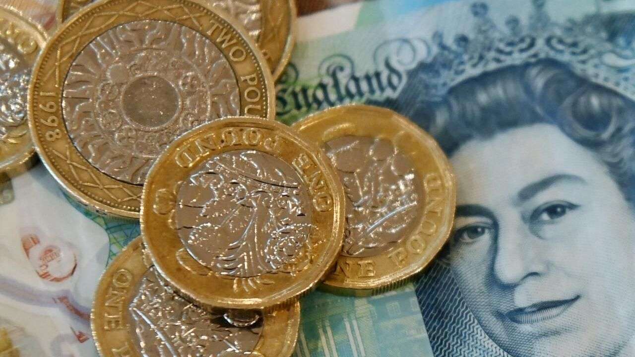 İngiliz sterlini para birimlerinin yüzde 90'ından daha iyi performans ...