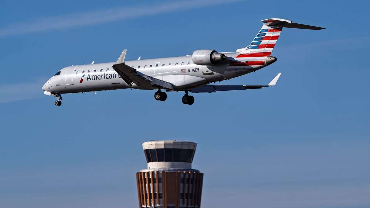 American Airlines'a ait bölgesel jet Washington DC havaalanı ...